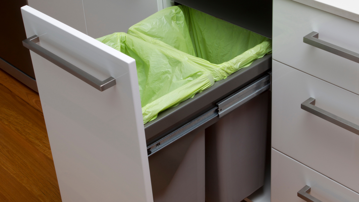 Can you put oil down the drain? - Service Today